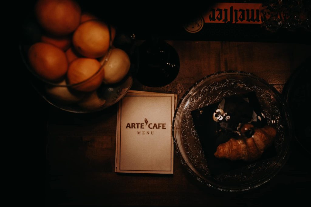 Arte Cafe • Zile și Nopți