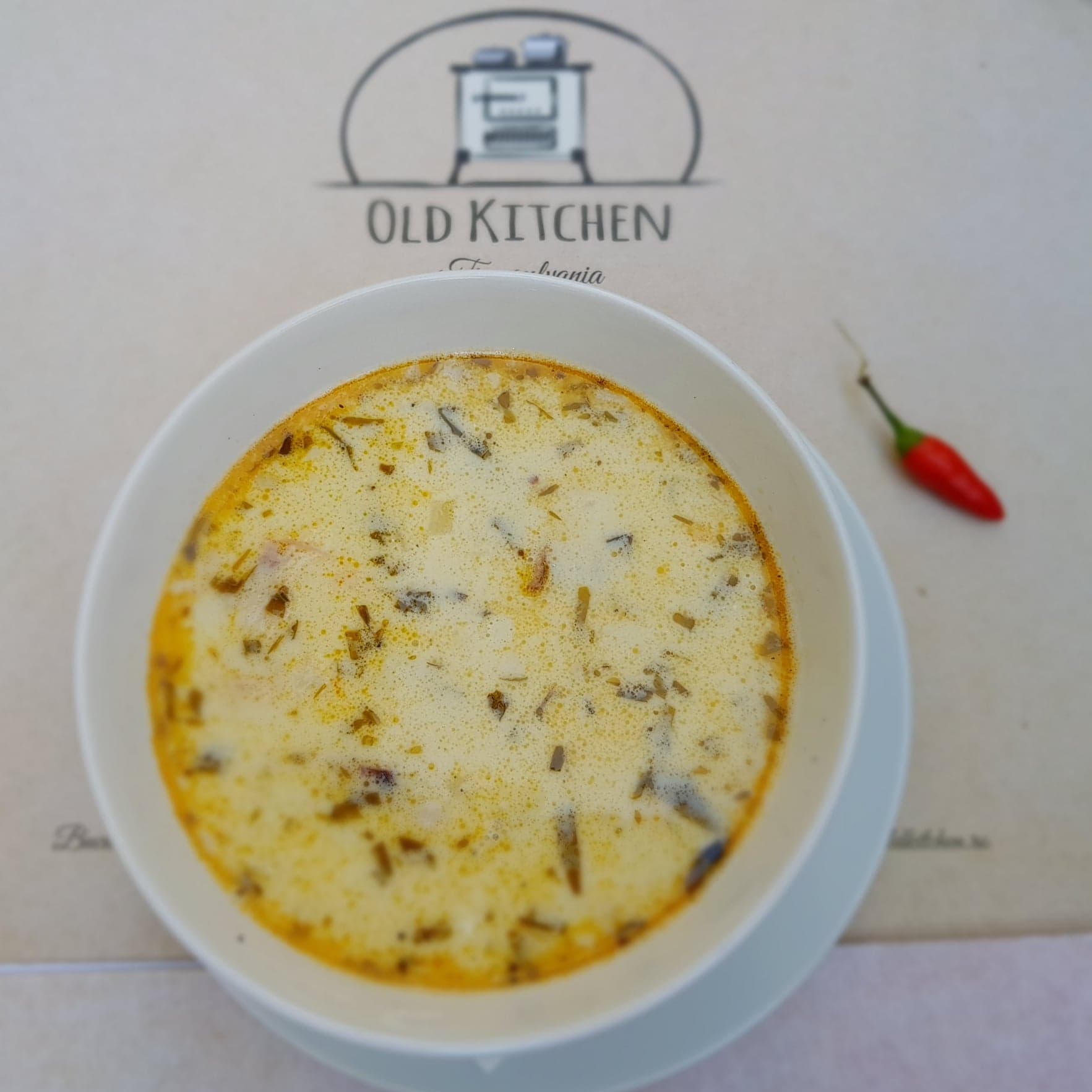 PE GUSTUL NOSTRU | Old Kitchen – nu e lemn precum mahonul și nici ...