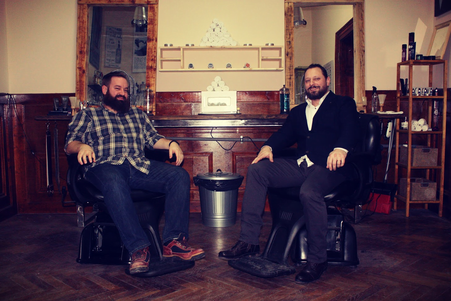 The Den Barber Shop • Zile și Nopți