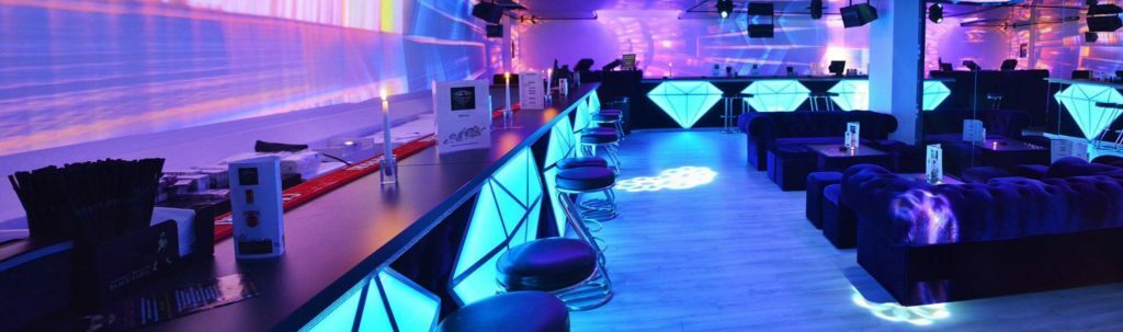 Diamonds Club • Zile și Nopți