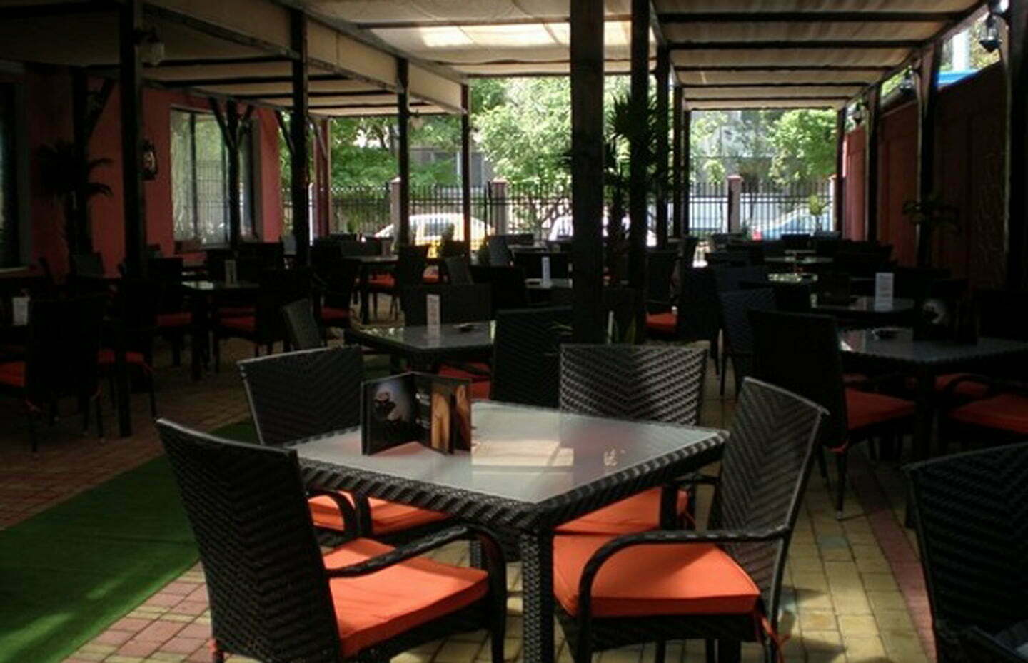 No Name Cafe • Zile și Nopți