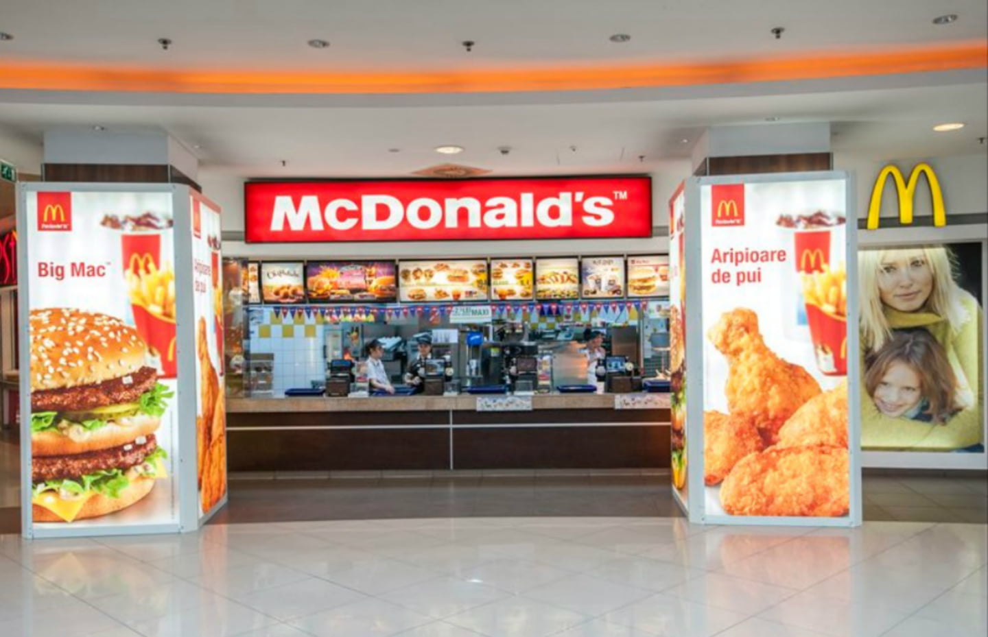 McDonald's - Mall Plaza • Zile și Nopți