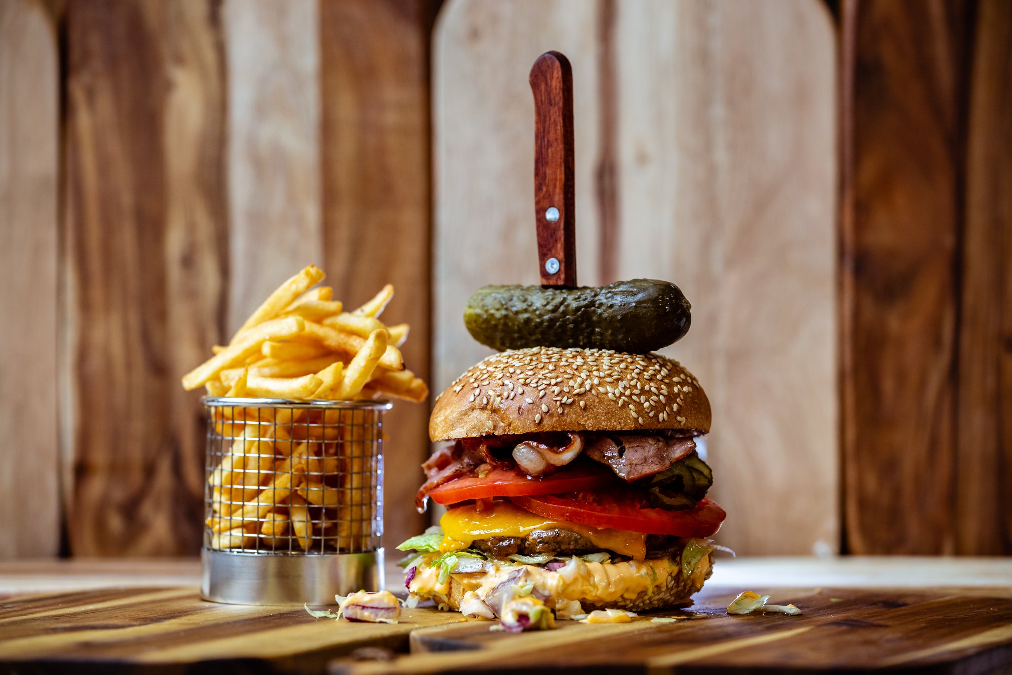 TOP 10 cei mai buni BURGERI din Sibiu în 2019 • Zile si Nopti • Zile și ...