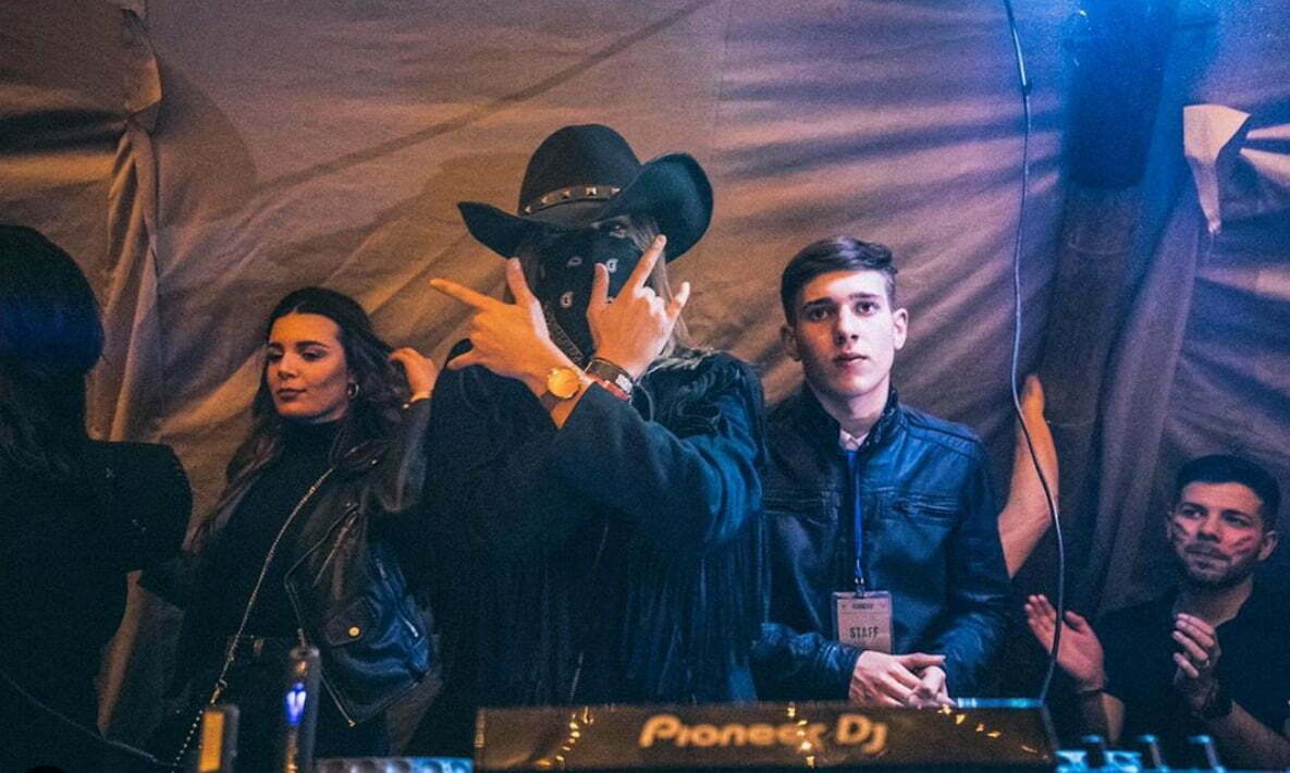 Miriam Amat și Carine lansează „Rendez Vous" • Muzică • Zile și Nopți