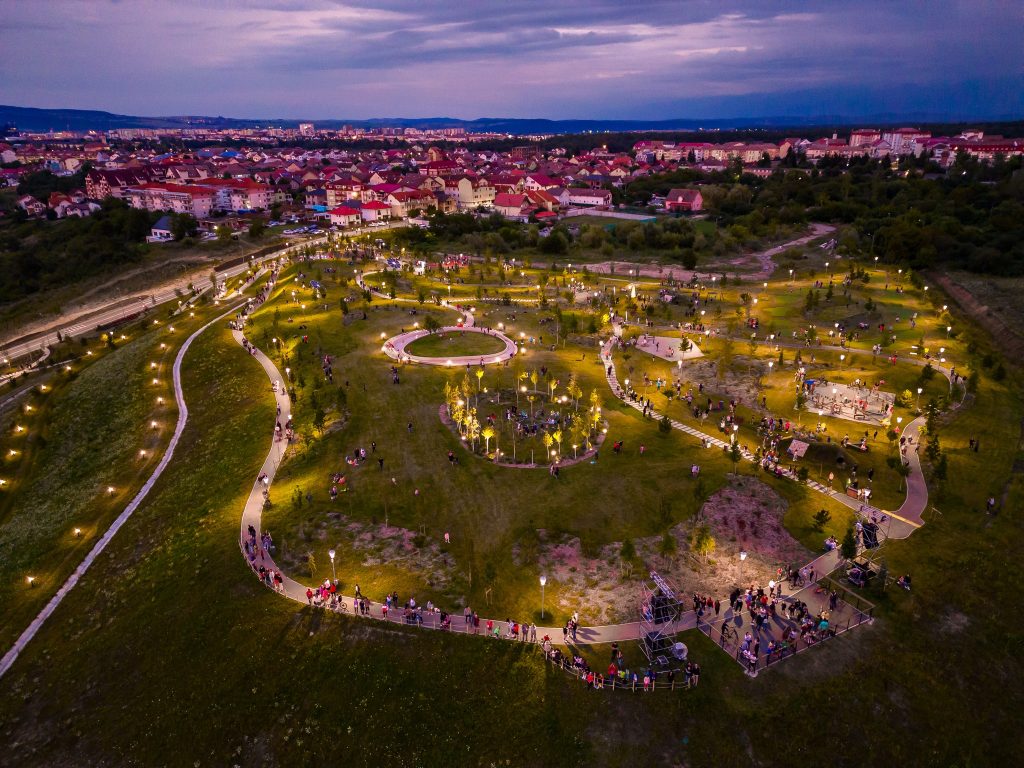 Ce ne place și ce nu ne place la noul parc al Sibiului • Viața Orașului ...