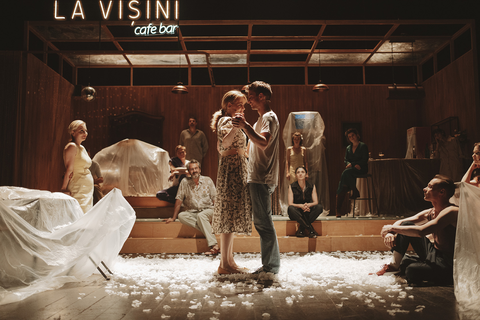 Premieră la Teatrul ODEON: „Am avut o Livadă”, după „Livada de vișini ...