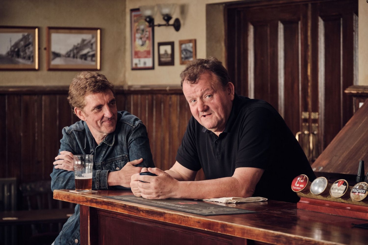 La Stejarul Bătrân (regia Ken Loach) • Film • Zile și Nopți