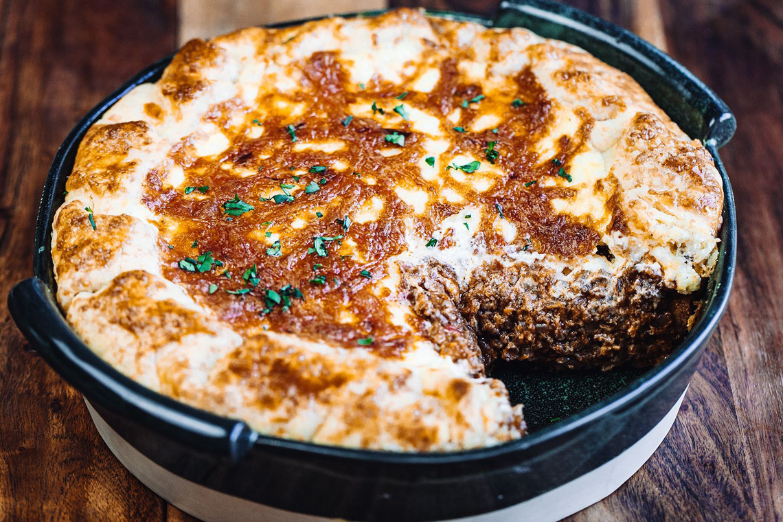 PRIN LUME | Bunătatea se vede în straturi: cazul Deep Dish Pizza • Eat ...