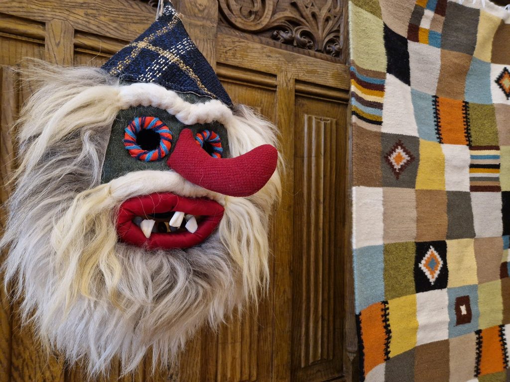 Patrimoniul viu. Meșteri populari și creațiile lor. Florin Cramariuc ...