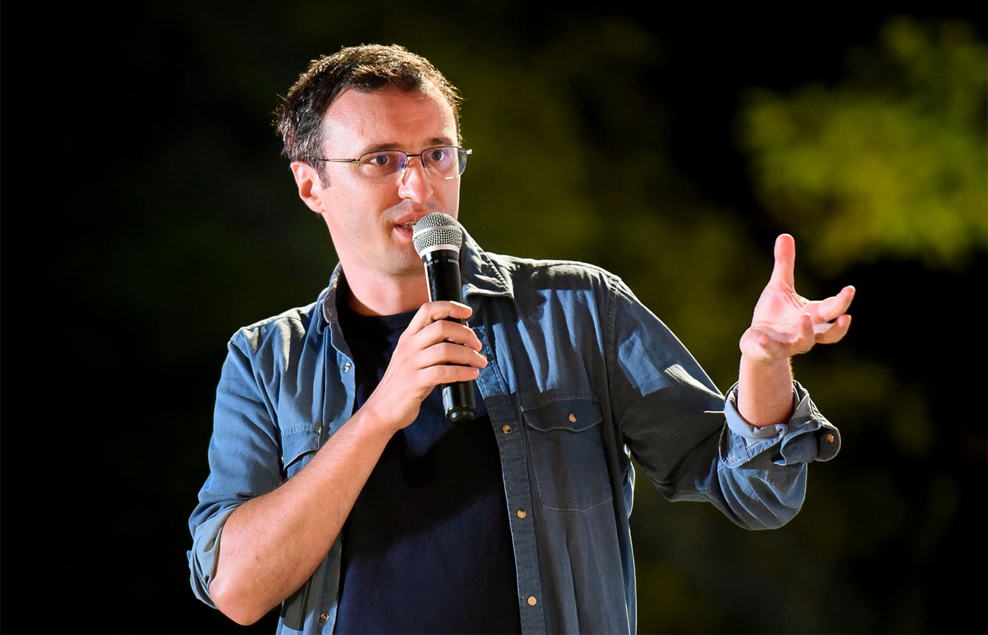 Interviu cu Ionuţ Mareş, director artistic şi co-organizator al Ceau ...