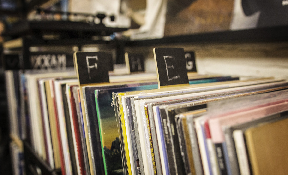 Cluj-Napoca întâmpină un nou magazin dedicat vinilurilor: „La Vinil ...