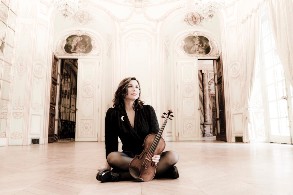 Camerata Regală, violonista Sarah Nemțanu și dirijorul polonez Jacek ...