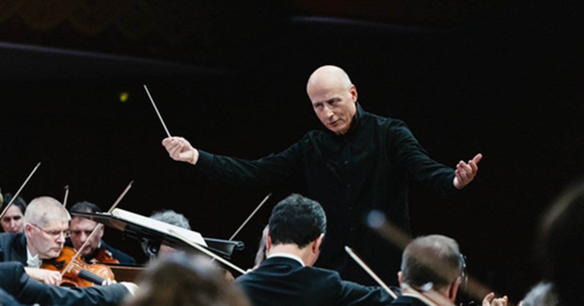 Dirijorul Paavo Järvi și Orchestra Tonhalle Din Zürich, alături de ...