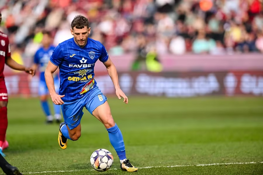 Mijlocașul Dragoș Albu, primul transfer al verii 2025 la FC ...