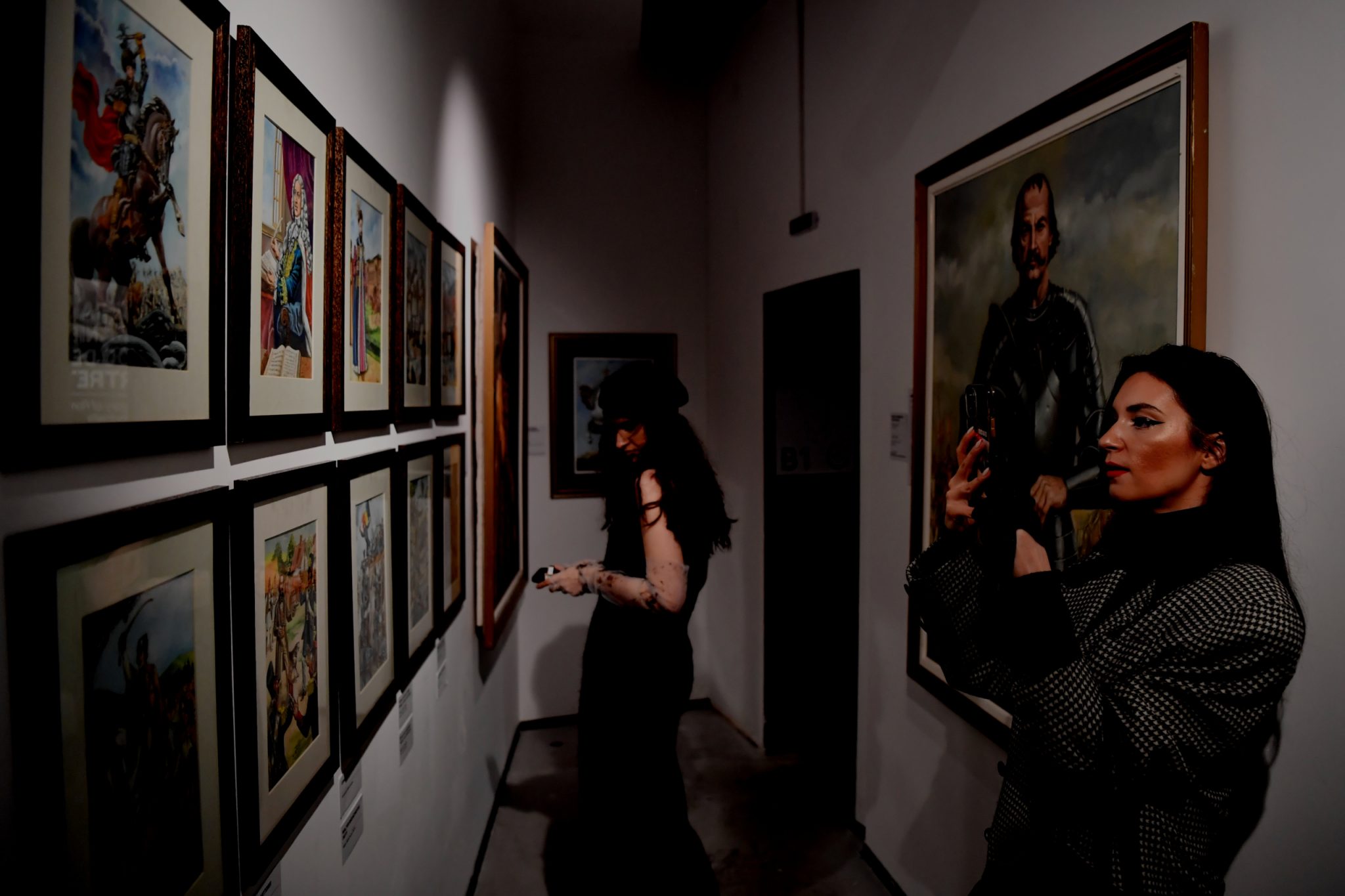 Art Night Out: Christmas Party @ Art Safari • Zile și Nopți